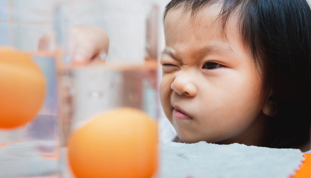 Conservatieproef van Piaget: Kinderen trappen massaal in dit ‘water-trucje’